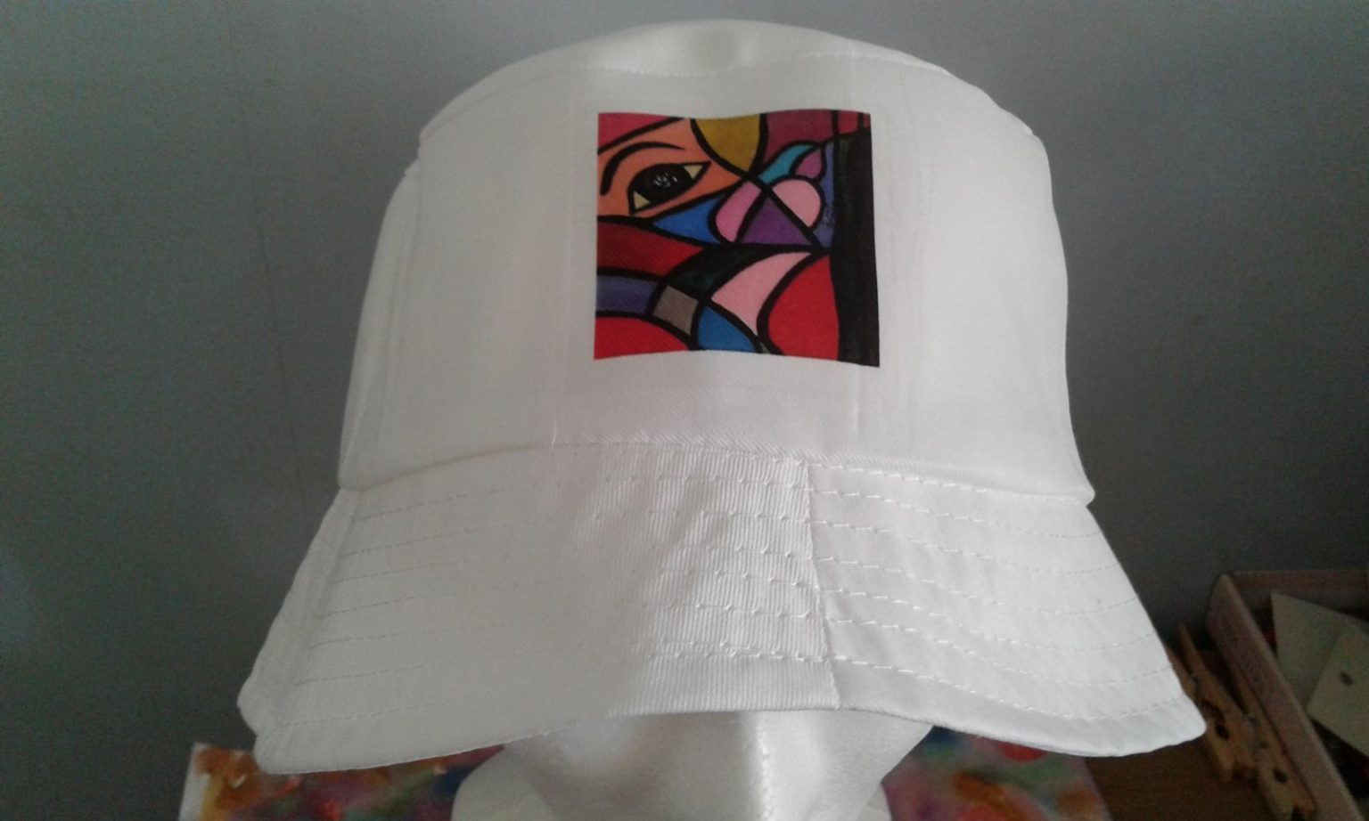 Différence entre un bob et un chapeau : Guide express